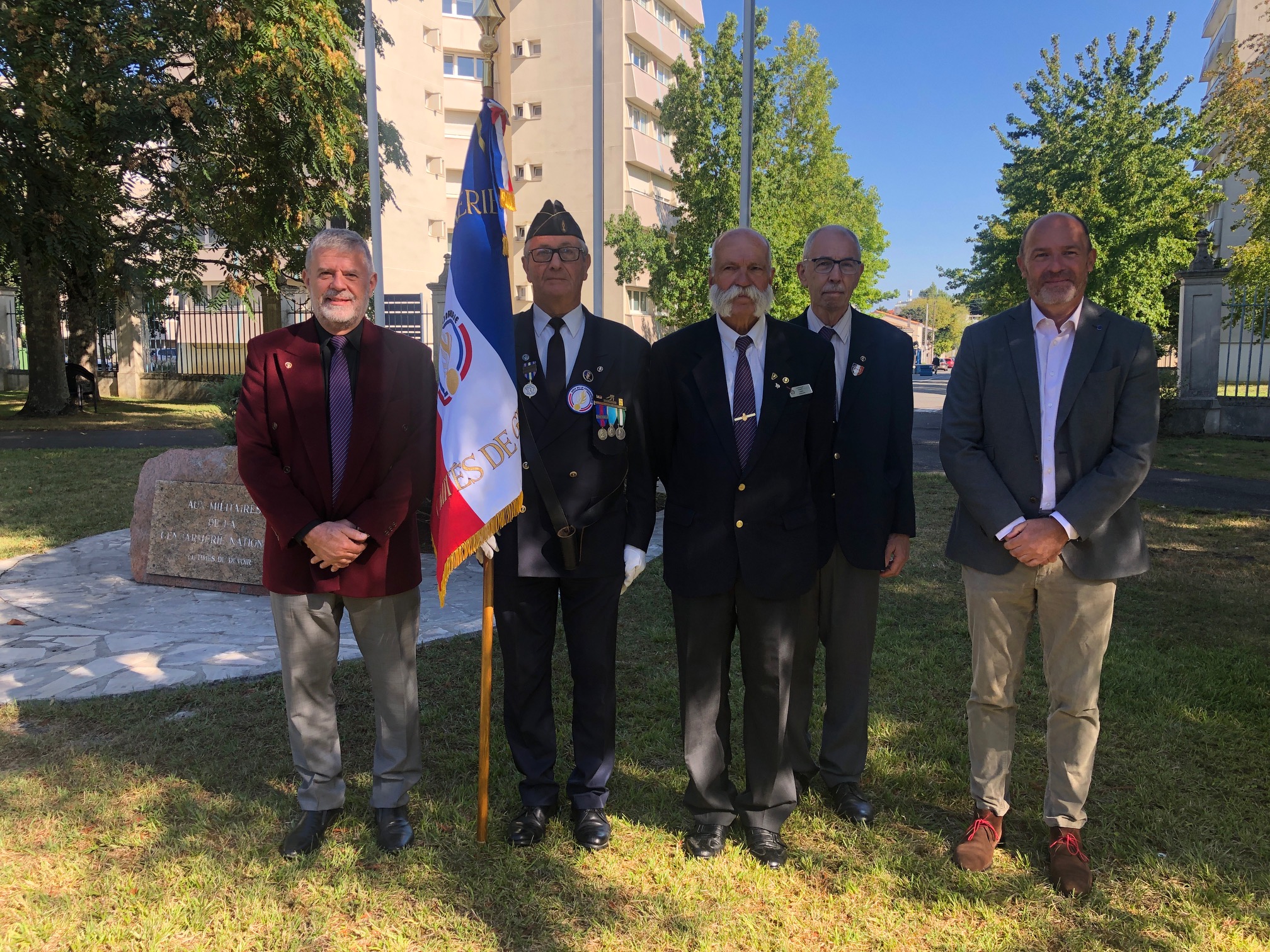 RD 33 : Remise du drapeau au GGD 33 - A.N.A.A.G.A.